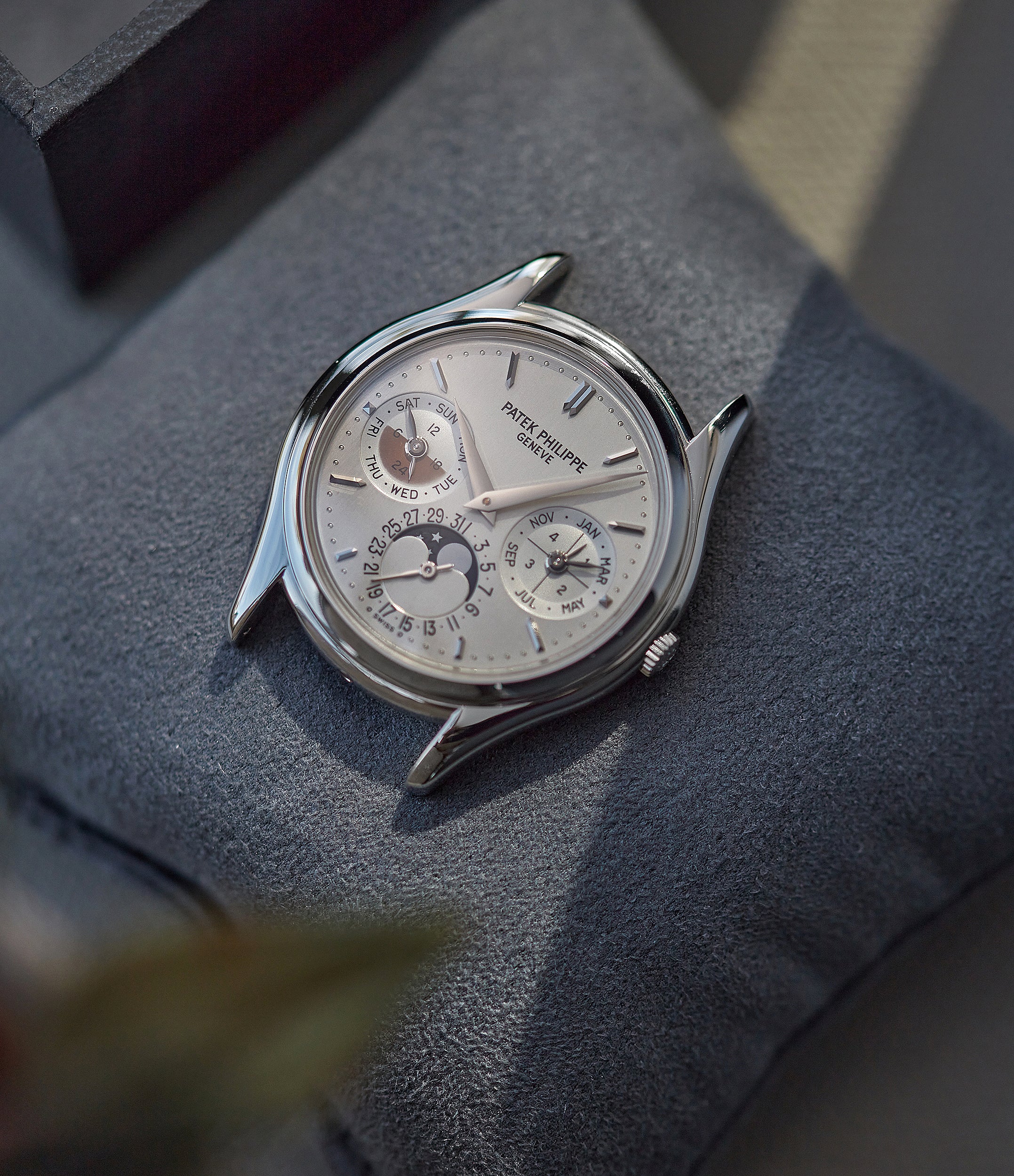 Patek Philippe 3940P | Buy pre-owned Patek Philippe Perpetual Calendar ...